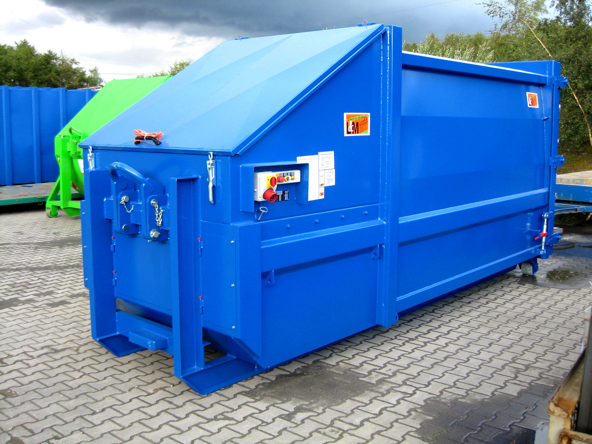 Model N roro portable compactor - Compact and Bale